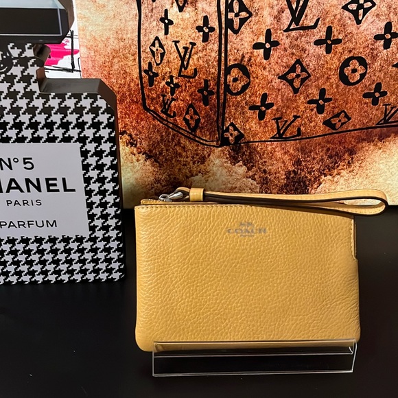 Coach | Bags | Coach Pebble Leather Corner Zip Wristlet In Honeycomb ...